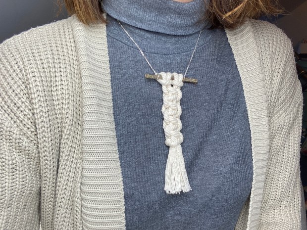 Easy Macrame Necklace DIY – I Heart Maggie